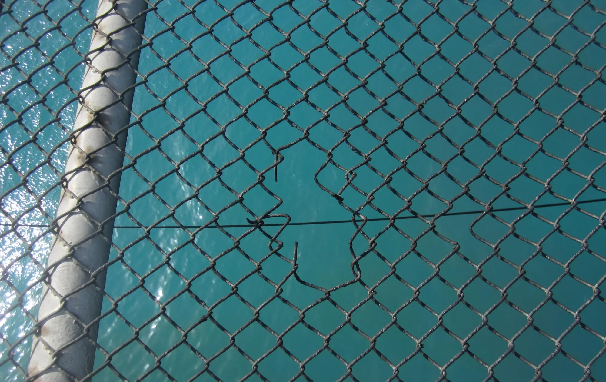 Helideck Perimeter Safety Nets: The dangers of chain
